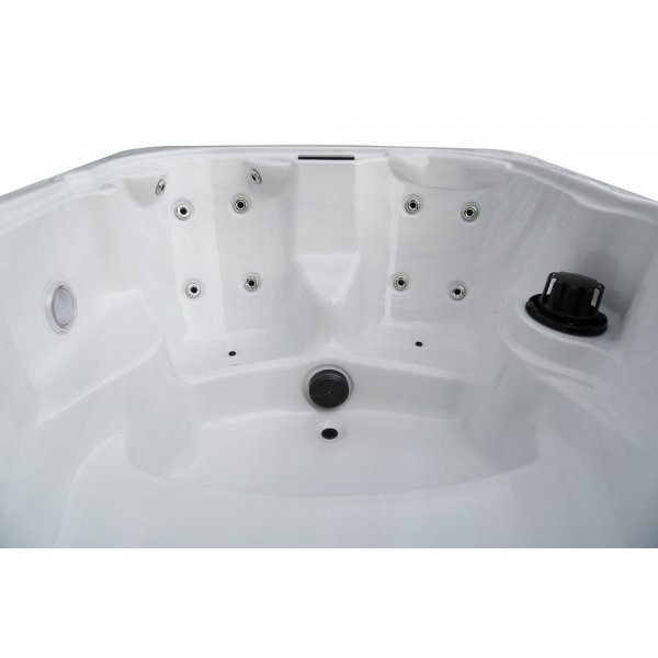 Spabad Sense - 4 personer - 45995,- - Boblebad ute - Hjemfint.no